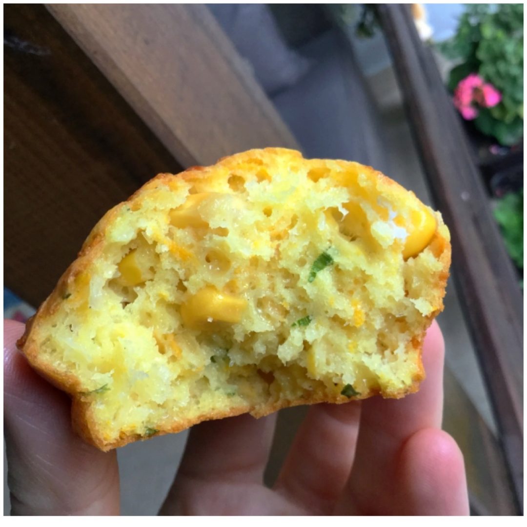 Porumbițe morcovoase - brioșe cu porumb, morcov și oregano - My Baby Food